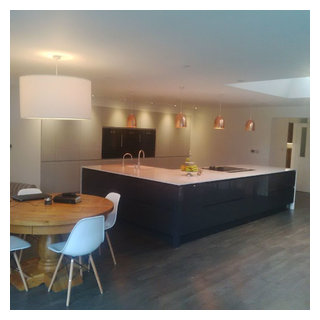 awe-inspiring kitchen with large island and bank - Contemporary ...