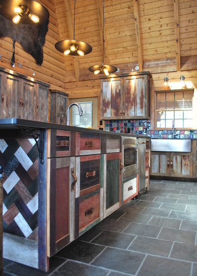 Inside Houzz: New Rustic Style for a Mountain Cabin's Kitchen
