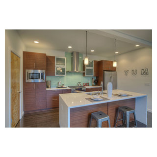 Basic Modern Seattle - Modern - Kitchen - Seattle - by Remodel Pros | Houzz