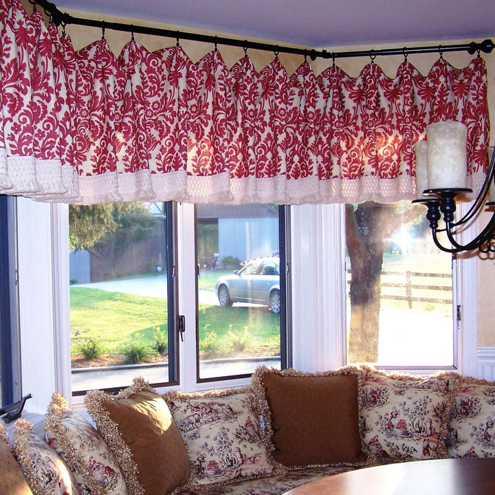 Bay Window Valance - Photos & Ideas | Houzz