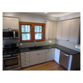 Beautiful Brookfield Kitchen - Transitional - Kitchen - Chicago - by ...