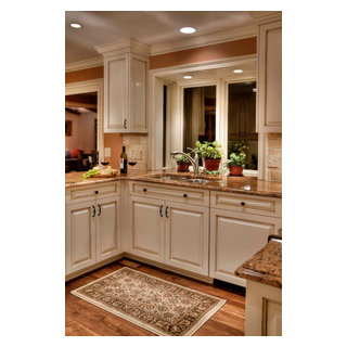 Bentwood Drive Residence Kitchen 7 - Traditional - Kitchen ...