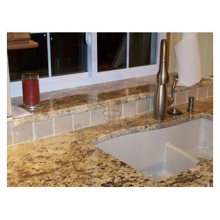 Berg - Traditional - Kitchen - Chicago - by JandB Kitchen Designs | Houzz