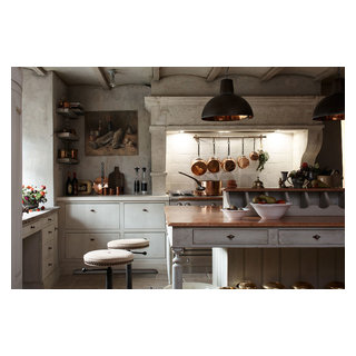 Bespoke Period Kitchen - Rustic - Kitchen - London - by Figura Kitchens ...