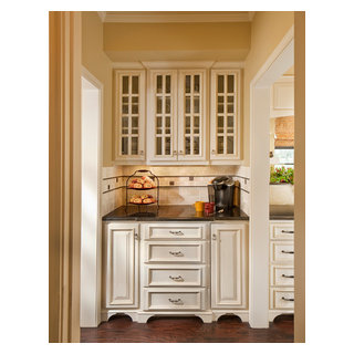 Beverage Station/Butler's Pantry - Traditional - Kitchen - Dallas - by ...
