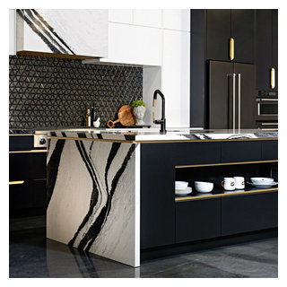 Bold Bentley Kitchen - Kitchen - Toronto - by Cambria | Houzz