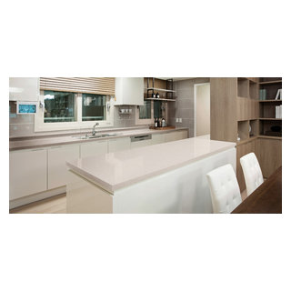 Bora Bora Beige - Kitchen - Boston - by CBS Exotic Stones Inc. | Houzz UK