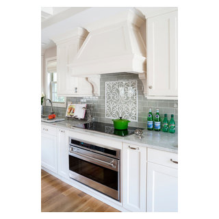Bright, Elegant Kitchen - Traditional - Kitchen - DC Metro - by JACK ...