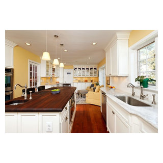 Bright, Traditional Kitchen in McLean, Virginia - Traditional - Kitchen ...