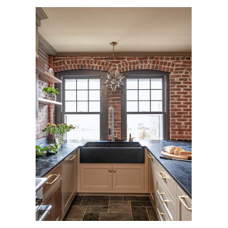 Brookline - Farmhouse - Kitchen - Boston - by Lisa Davis Interiors | Houzz