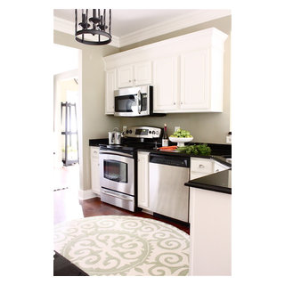 Builder Kitchen Gets A Custom Look - Traditional - Kitchen - Detroit ...