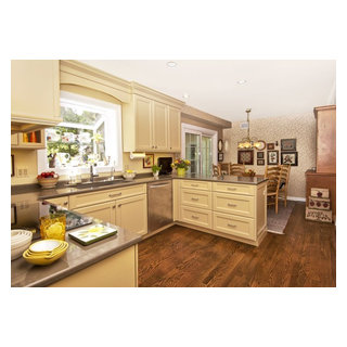 Butterscotch Kitchen - Traditional - Kitchen - Chicago - by DDK Kitchen ...