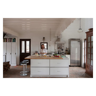 Cabin in Fitch Bay, Quebec - Rustic - Kitchen - Montreal - by Jean ...