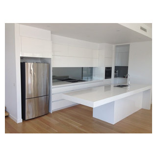 Cantilever Island Bench & Vanity - Modern - Kitchen - Melbourne - by ...