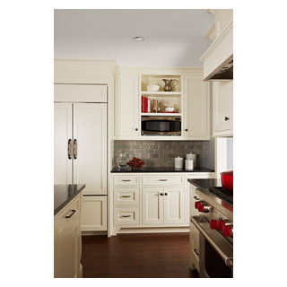 Cape Cod Kitchen - Traditional - Kitchen - Minneapolis - by ROSEMARY ...