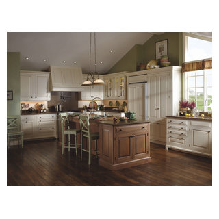 Cape Cod Kitchen with Off White Cabinets - Traditional - Kitchen - Los ...
