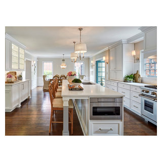 Classic Kitchen - Traditional - Kitchen - Chicago - by DDK Kitchen ...