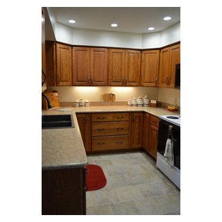 Classic Oak Kitchen - Traditional - Kitchen - Other - by Volkman ...