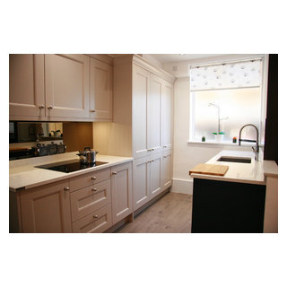 Classic Shaker Style Kitchen in Cashmere & Anthracite Grey ...