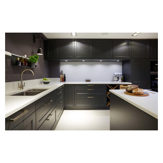 Classic Style Vienna Kitchen in Lava Black - Contemporary - Kitchen ...