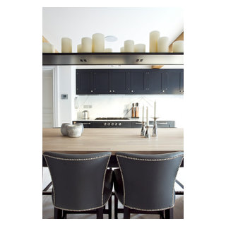 Classic Swedish Shaker in dark moody tones - Scandinavian - Kitchen ...