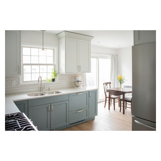 Classic Transitional Kitchen - Transitional - Kitchen - Chicago - by ...