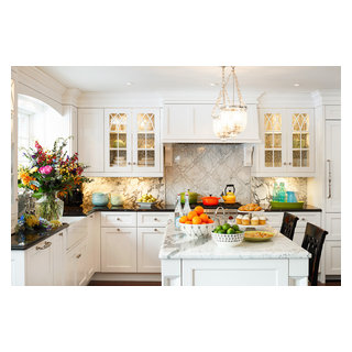 Classic White Kitchen Design By Astro - Ottawa - Traditional - Kitchen ...