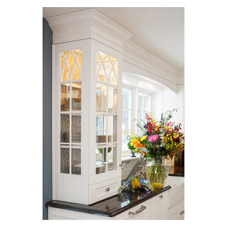 Classic White Kitchen Design By Astro - Ottawa - Traditional - Kitchen ...