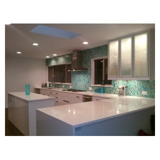 COMPAC Absolut Blanc quartz countertops - Midcentury - Kitchen ...