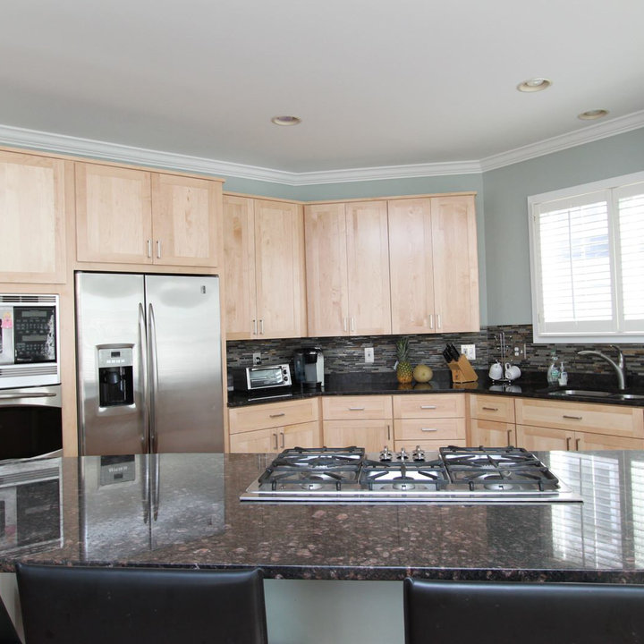 Black Granite With Maple Cabinets - Photos & Ideas | Houzz