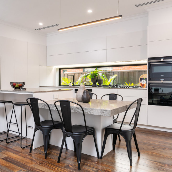 75 Beautiful Kitchen with Window Splashback Ideas & Designs - June 2023 ...