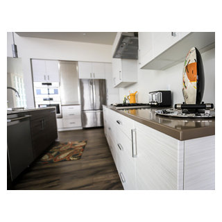 Contemporary New Build on the Mississippi - Contemporary - Kitchen ...