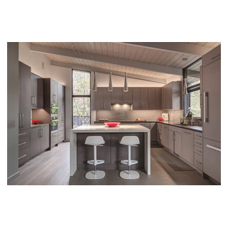 Contemporary Portola Valley Kitchen Designed by CJ Lowenthal ...