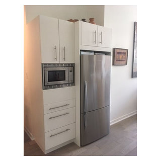 Contemporary White Kitchen by SK - Contemporáneo - Cocina - Toronto ...