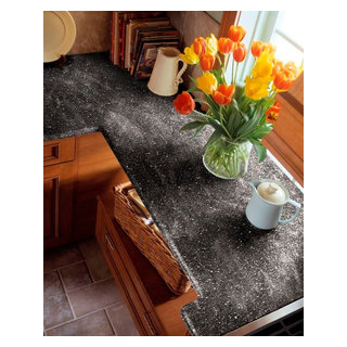 Corian in the traditional kitchen - Traditional - Kitchen - Milwaukee ...