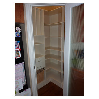 Corner Pantry - Traditional - Kitchen - Calgary - by Kwik Kloset ...