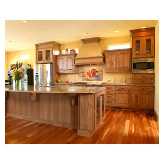 Country Kitchen - Rustic Beech - Farmhouse - Kitchen - Wichita - by R.D. Henry & Company | Houzz