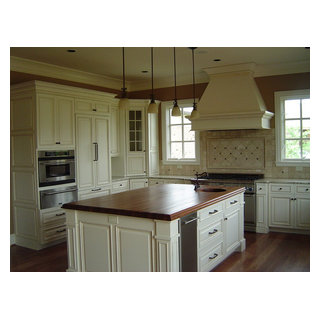 Country Kitchen with a Wooden Island Top - Farmhouse - Kitchen ...