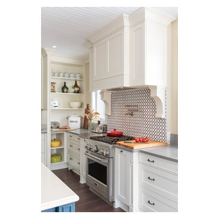 Countryside Traditional Kitchen - Astro Design - Ottawa - Traditional ...