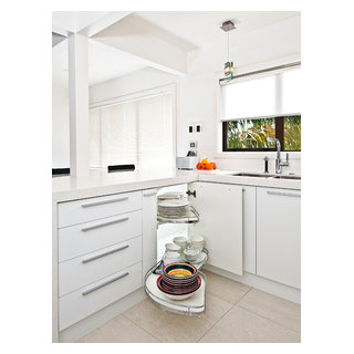 Crisp white kitchen - Contemporary - Kitchen - Auckland - by Royale ...