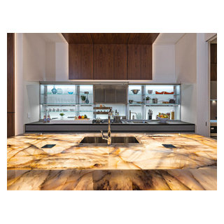 Cristallo Quarztite Backlit Countertop - Contemporary - Kitchen - Miami ...