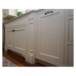 Custom kitchen with gourmet pass through to dining room - Classique ...