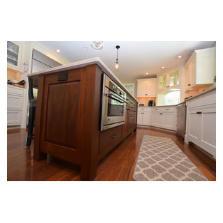 Custom kitchen with gourmet pass through to dining room - Traditional ...
