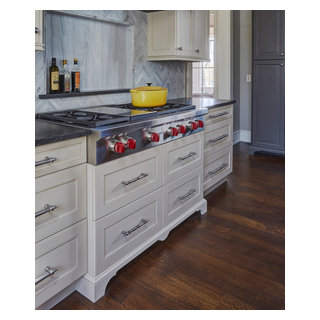 Custom Range Cabinet with Niche Above - Traditional - Kitchen - Chicago ...