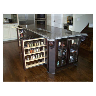 Dado - Traditional - Kitchen - Chicago - by JandB Kitchen Designs | Houzz