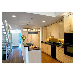 DC Loft - Contemporary - Kitchen - DC Metro - by The Kitchen Guild | Houzz