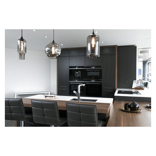 Display Kitchen: Dark Grey Matt Lacquer Door and wood effect finish ...