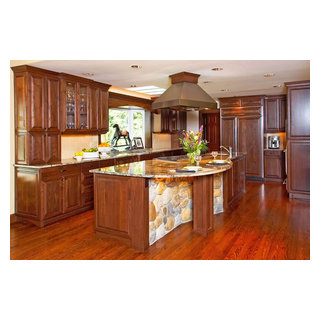 Dramatic island - Traditional - Kitchen - Seattle - by Kitchen Plus | Houzz