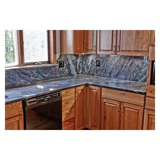 Dynamic Blue Granite Kitchen - Clásico - Cocina - Washington D. C. - de ...