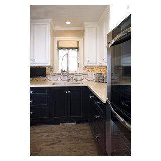 Elegant Gourmet Kitchen - Traditional - Kitchen - Minneapolis - by ...